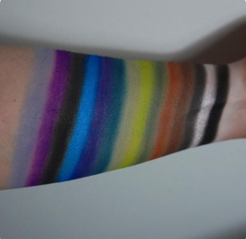 Freakshow Alice Bizarre Gothic Eyeshadow – VE Cosmetics